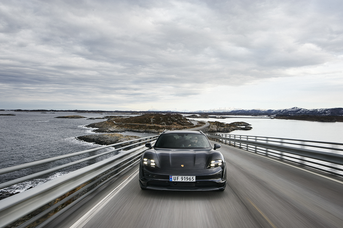 EXPLORE THE NORWEGIAN FJORDS AND MOUNTAINS ON AN ELECTRIC SUPERCAR ROAD ...